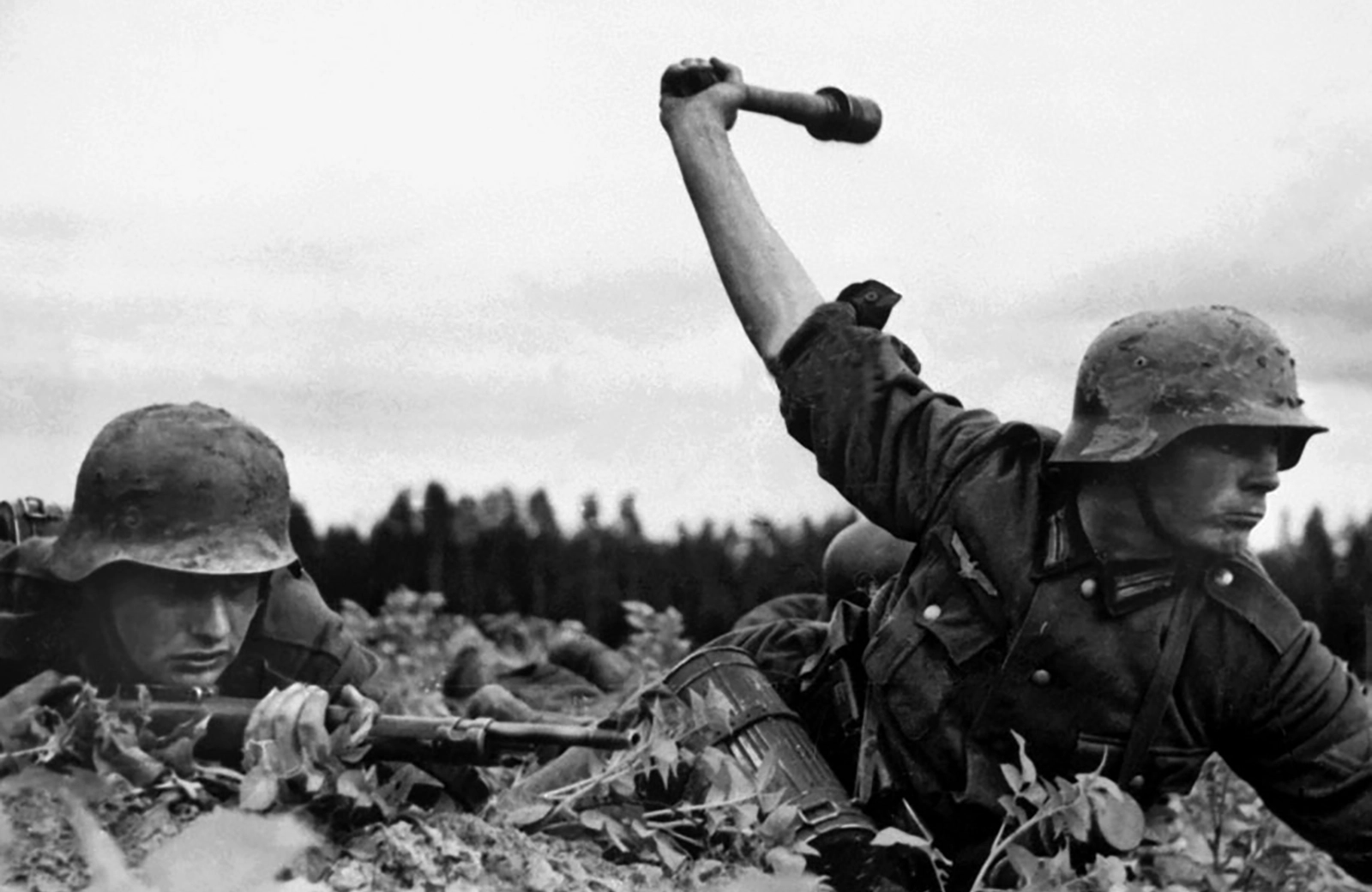 Korpisota 1941–1944 - Stahlhelm M35, M40, M42